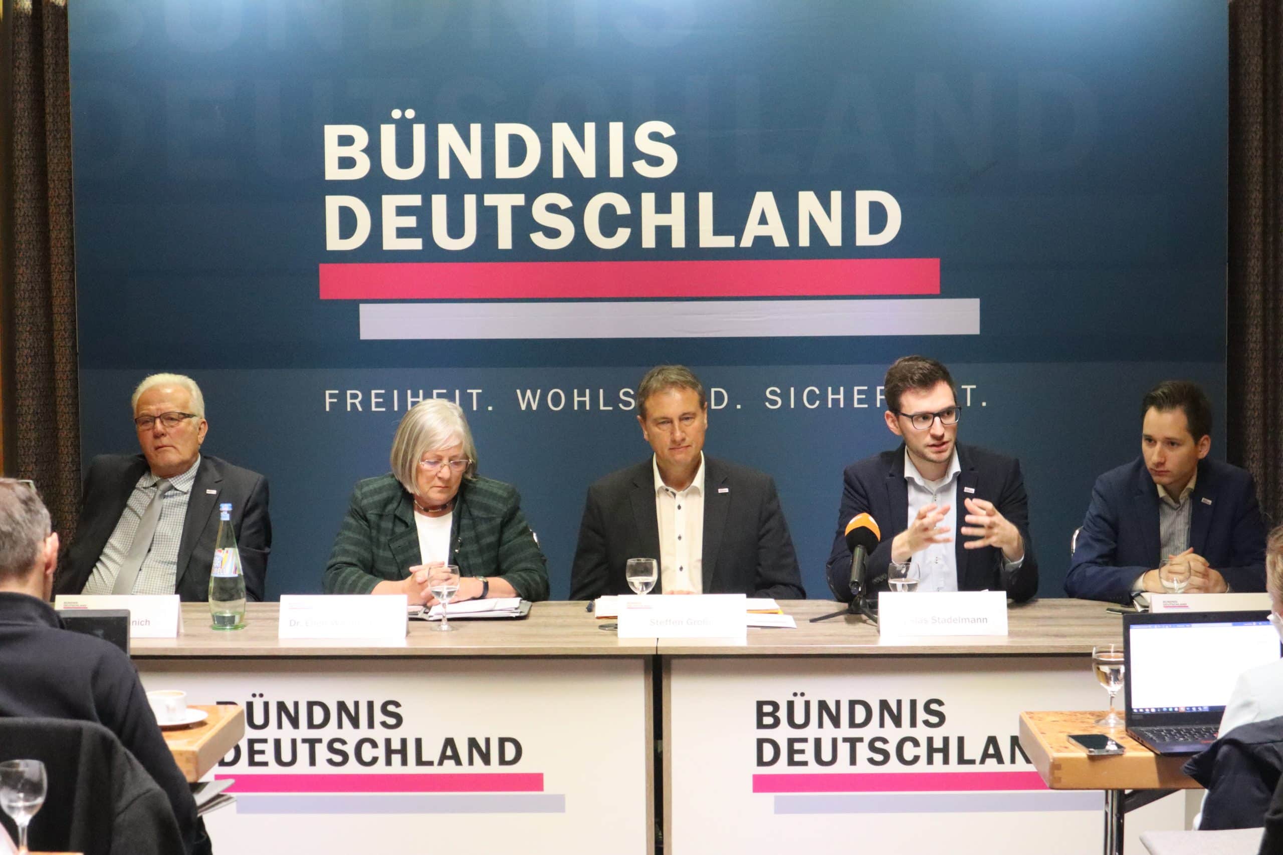 Gro es Presseecho F r B ndnis Deutschland Gro es Presseecho F r B ndnis Deutschland